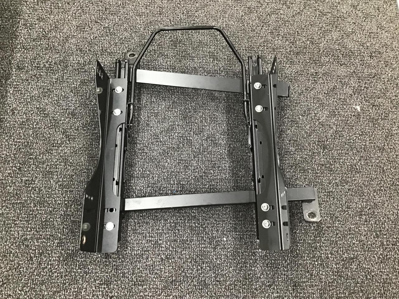 【RX-8/SE3P】 BRIDE(ブリッド) フルバケット シートレール 右側 RH R045LF | カー用品 シート フルバケットシート(ブリッド)を通販で購入する | 中古カー＆バイク ...