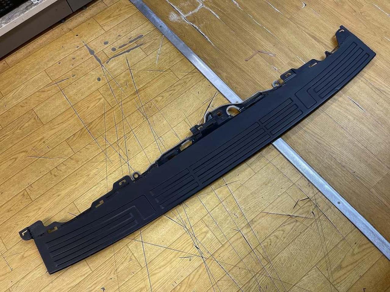 トヨタ(TOYOTA) 150系プラド後期純正 リアバンパーバープレート 【52179-60050/60080】 + リアバンパーステップ ...