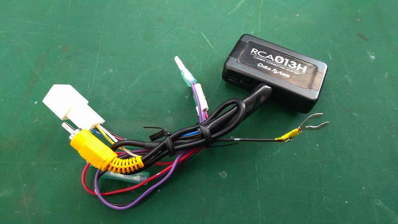 DataSystem RCA013H リアカメラ/バックカメラ変換アダプター | カー用品 カーAVアクセサリー オーディオカプラー・ケーブル類を通販で購入する | 中古カー＆バイク用品の販売 ...