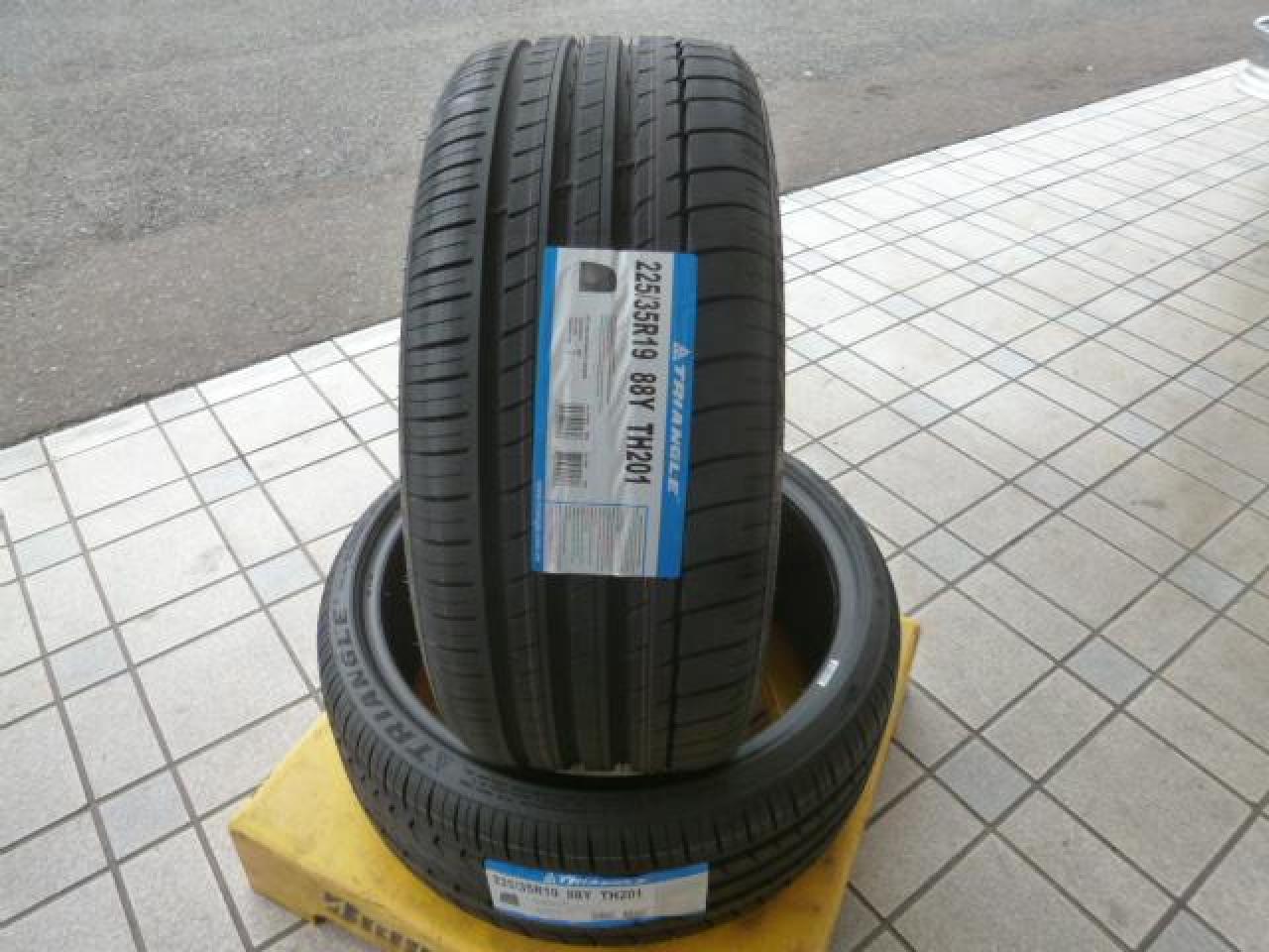 TRIANGLE TH201 | カー用品 タイヤ 19インチタイヤを通販で購入する | 中古カー＆バイク用品の販売ならアップガレージ