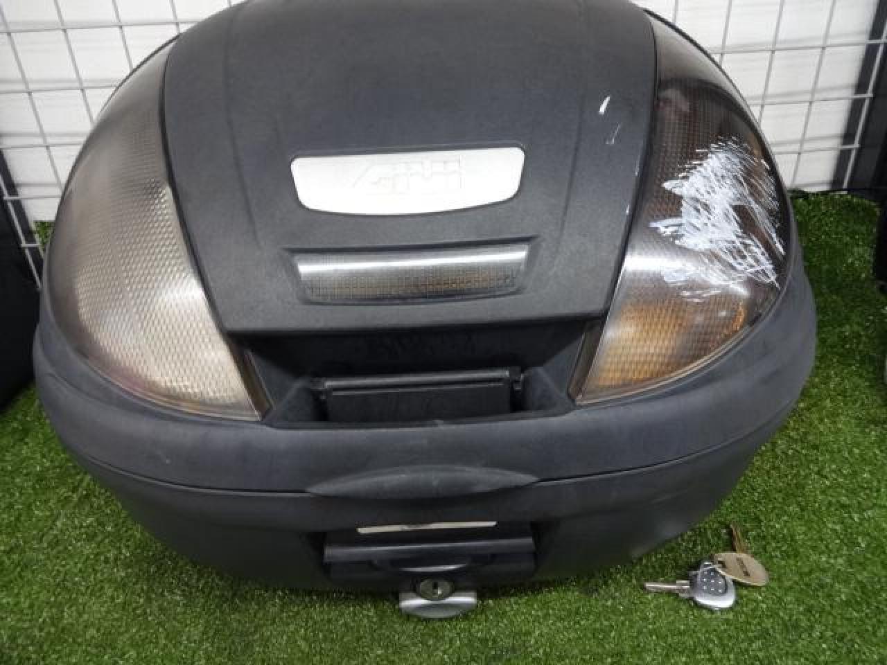 【GIVI/ジビ】E370NTD キャリアボックス 37L 鍵2本付き 外寸:幅480高さ325奥行415(mm) | バイク用品 ツーリング用品 BOX(二輪)を通販で購入する | 中古カー ...