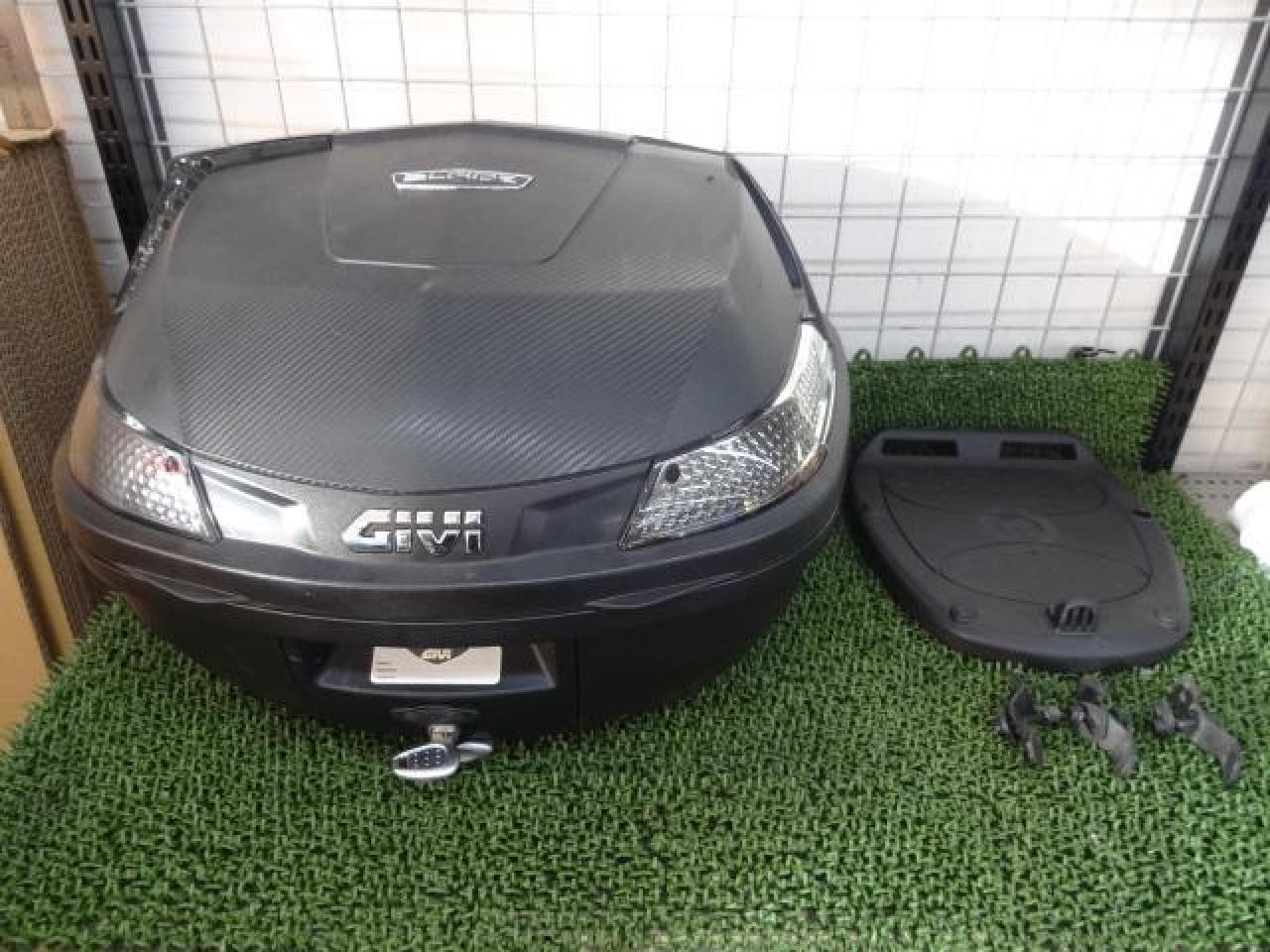 GIVI(ジビ) モノロック トップケース B37NT BLADE 37L 78038 | バイク用品 ツーリング用品 BOX(二輪)を通販で購入する | 中古カー＆バイク用品の販売ならアップガレージ