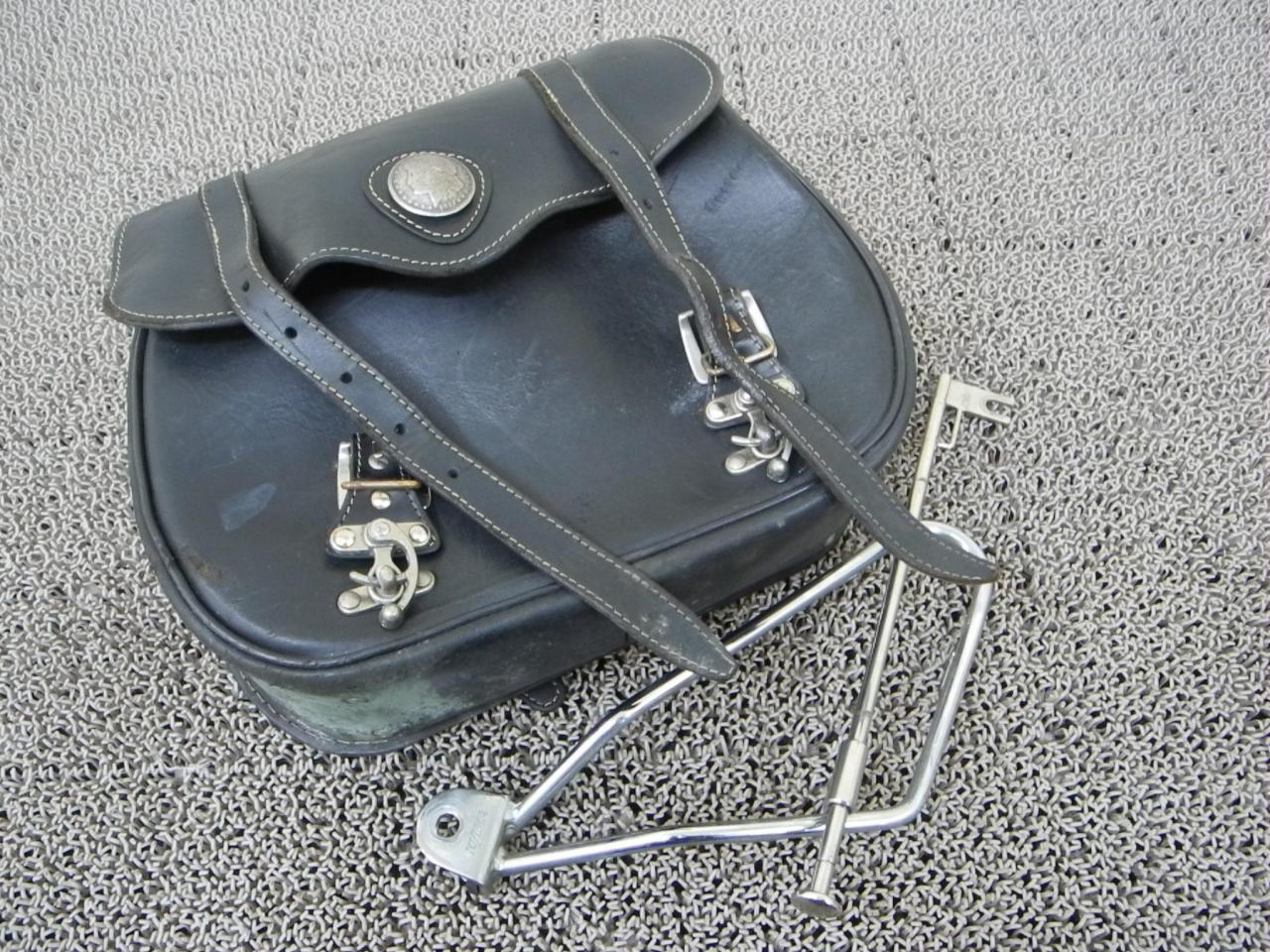 DEGNER デグナー レザー サドルバッグ SB-24-BK | 中古品 | アップガレージ ライダース福岡マリナ店 | バイク用品 ツーリング用品 バッグ(二輪)を通販で購入する | 中古 ...