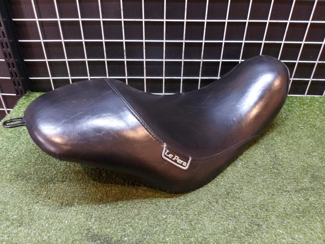 ★Le Pera(ラペラ) LFK-006 ベアボーンズソロシート スポーツスター系(’04-21)/3.3ガロンタンク装着車用 | バイク用品 その他(バイクパーツ) ハーレーパーツ(二輪 ...