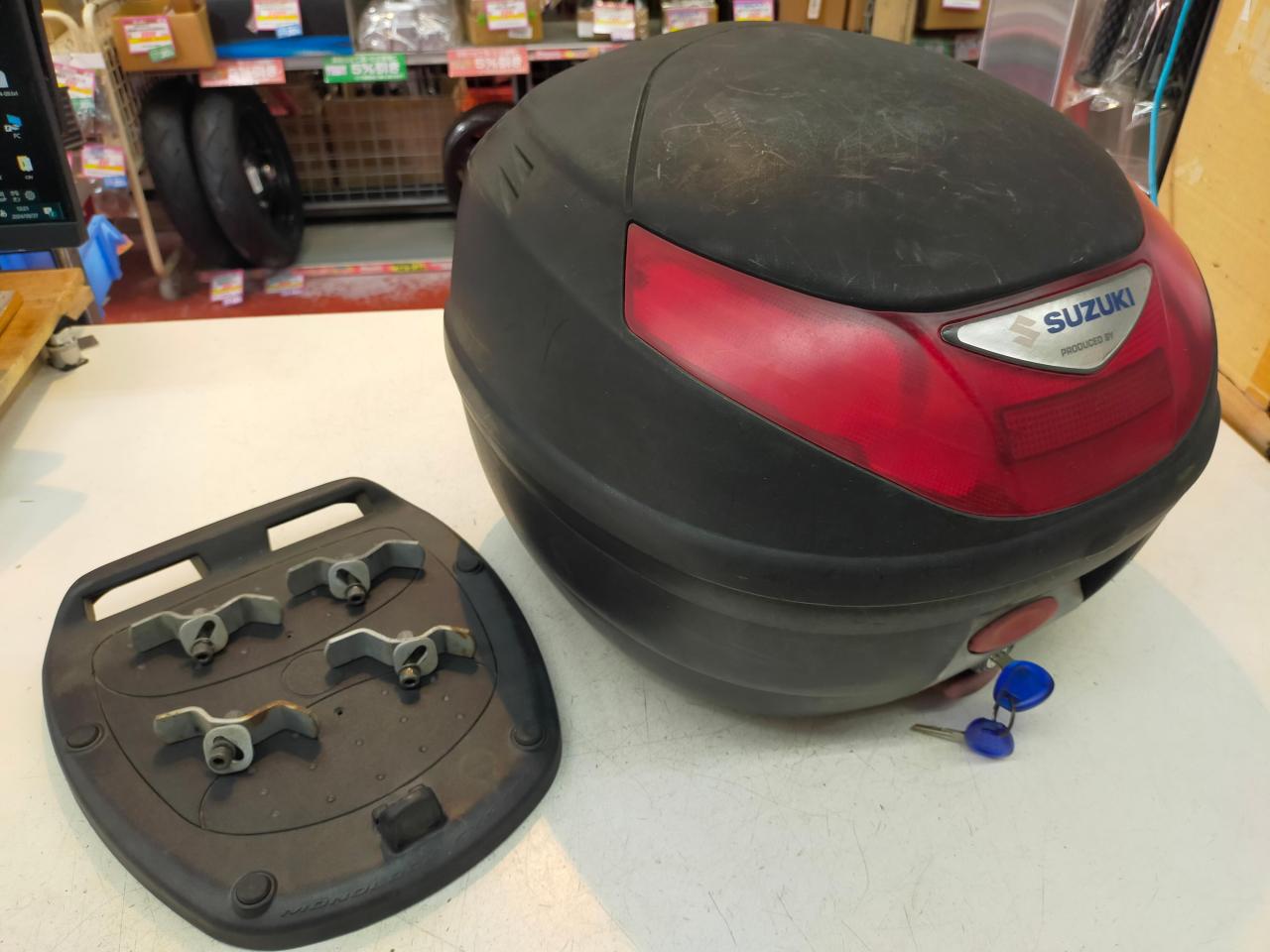 GIVI/SUZUKI(ジビ/スズキ) E260モノロックケース(ベース付) 【容量約26L】★大特価!2025-6月より大幅値下げ!★ | バイク用品 ツーリング用品 BOX(二輪)を通販で ...