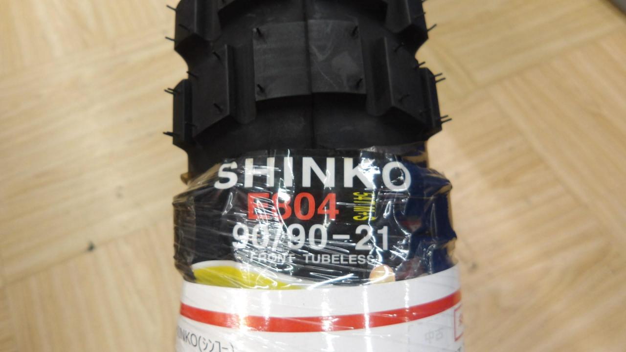 SHINKO(シンコー) E804 アドベンチャー トレイル 90/90-21 M/C 54T TL フロント用 *製造番号0819(19年8週) | バイク用品 ホイール・タイヤ タイヤ ...