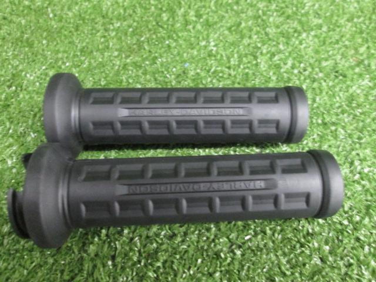 HarleyDavidson(ハーレーダビッドソン) 純正グリップ 左右セット ナイトスターRH975(’22)外し 56100368/ ...