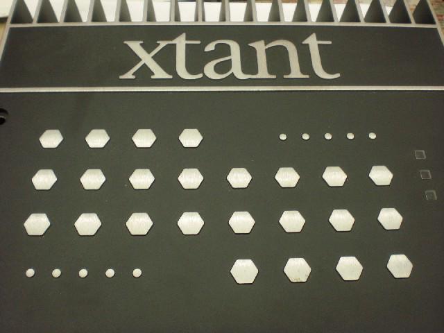 xtant A2002★ブラックボディに秘めている音圧を今インストール★ | カー用品 アンプを通販で購入する | 中古カー＆バイク用品の販売ならアップガレージ