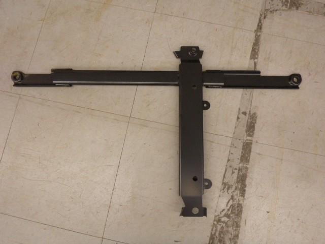 TOYOTA ZVW30 プリウス G’s純正 フロントサスペンションメンバー前端ブレース | 中古品 | アップガレージ 越谷店 | カー用 ...