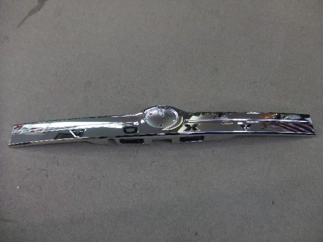 TOYOTA(トヨタ) 80系ヴォクシー純正リアガーニッシュ | カー用品 ボディパーツ その他ボディパーツを通販で購入する | 中古カー ...