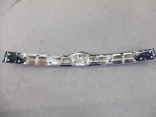 TOYOTA(トヨタ) 80系ヴォクシー純正リアガーニッシュ | カー用品 ボディパーツ その他ボディパーツを通販で購入する | 中古カー ...