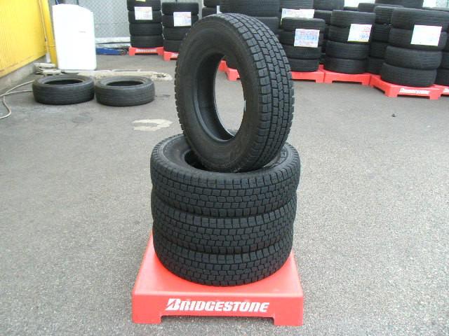 DUNLOP DSV-01 | カー用品 スタッドレスタイヤ 13インチスタッドレスタイヤを通販で購入する | 中古カー＆バイク用品の販売ならアップガレージ