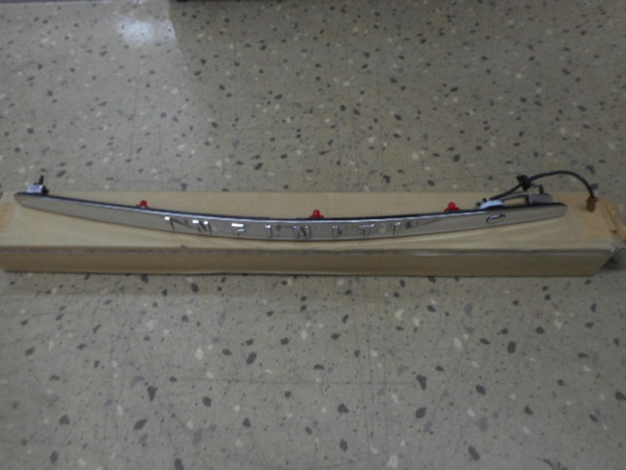 日産純正?? INFINITY トランクモール 【90810-1BA0A/1BF0A】 | 中古品 | アップガレージ 松山店 | カー用品 ...