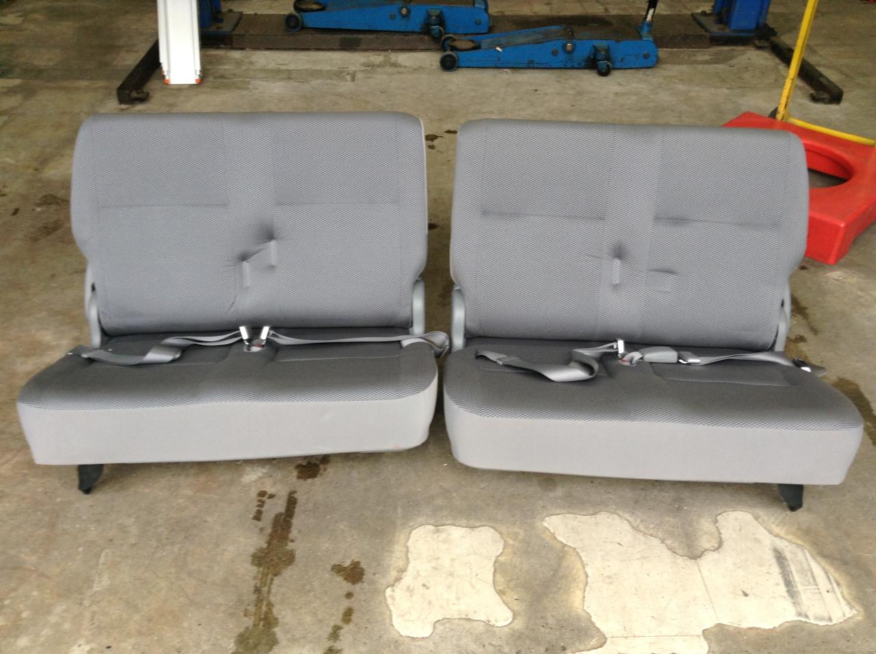 TOYOTA ハイエースコミューター 純正シート ☆春だ!スペシャル最終処分価格☆ | カー用品 シート リクライニングシート(その他)の通販 ...