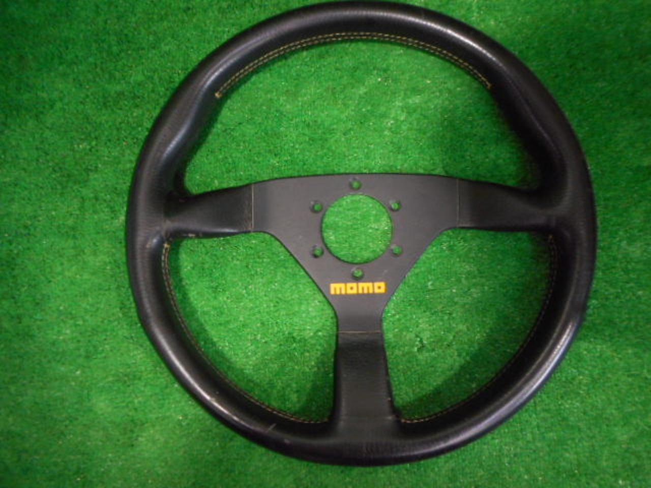MOMO ヴェローチェ | カー用品 インテリア ステアリングを通販で購入する | 中古カー＆バイク用品の販売ならアップガレージ