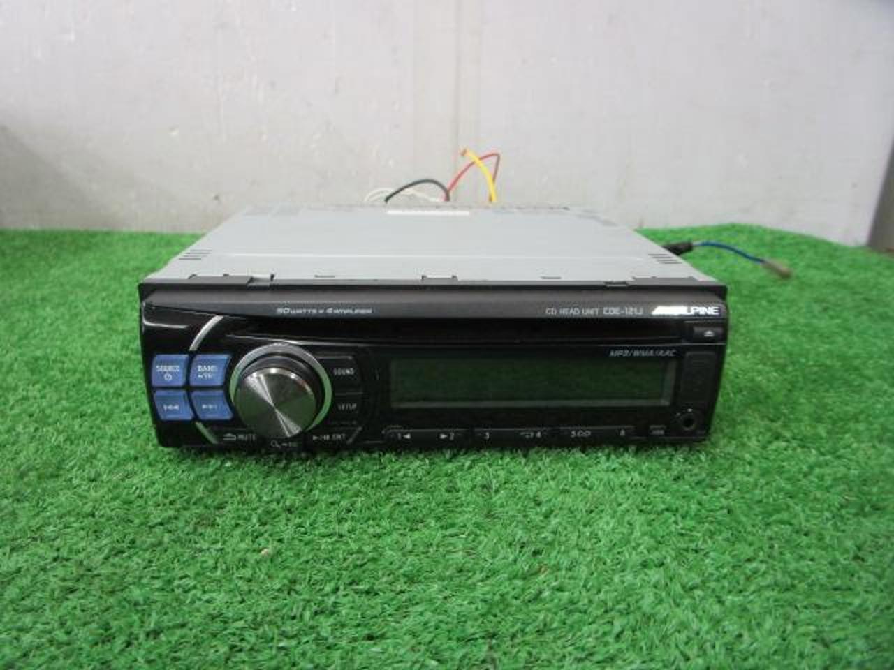 ALPINE CDE-121J 【最新iPodやUSBにフル対応。フロントAUX INで手軽に高音質を楽しめるパフォーマンスモデル。】 ’11 ...