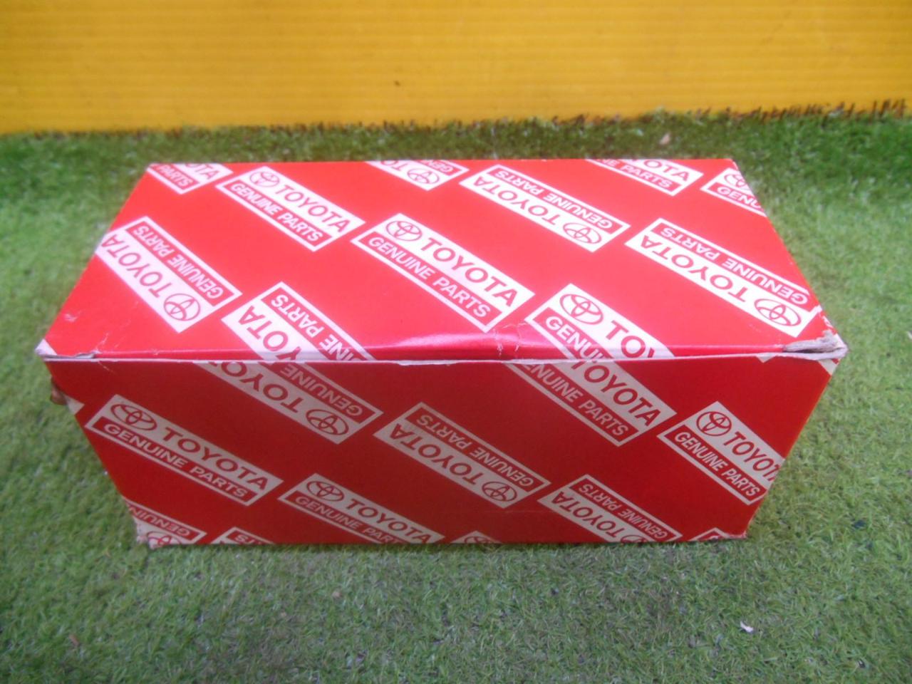 TOYOTA トヨタ純正 フロントブレーキディスクパッド 純正品番:04465-26430 箱傷み有りますが開封済みの未使用品になります ...