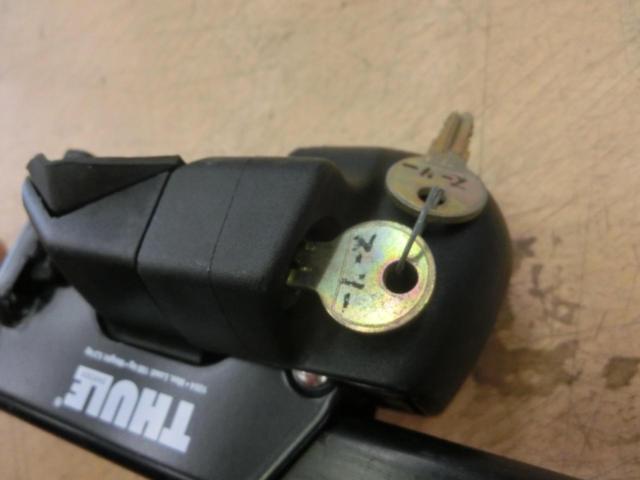 THULE(スーリー) 1054 ベースキャリア + バー | カー用品 キャリアを通販で購入する | 中古カー＆バイク用品の販売ならアップガレージ