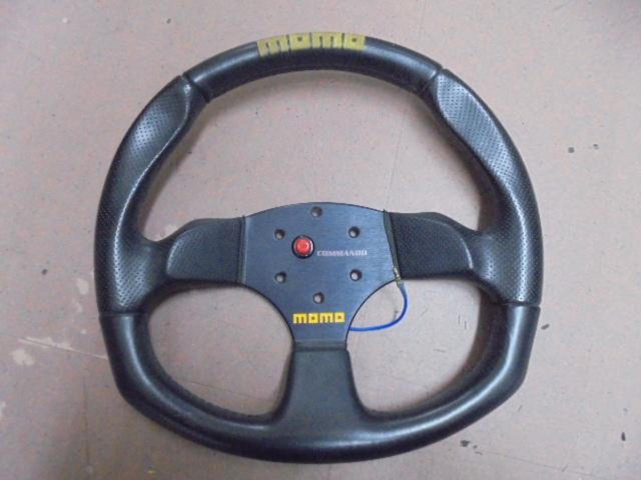 MOMO COMMANDO | 中古品 | アップガレージ 豊明・国1店 | カー用品 インテリア ステアリングを通販で購入する | 中古カー＆バイク用品の販売ならアップガレージ