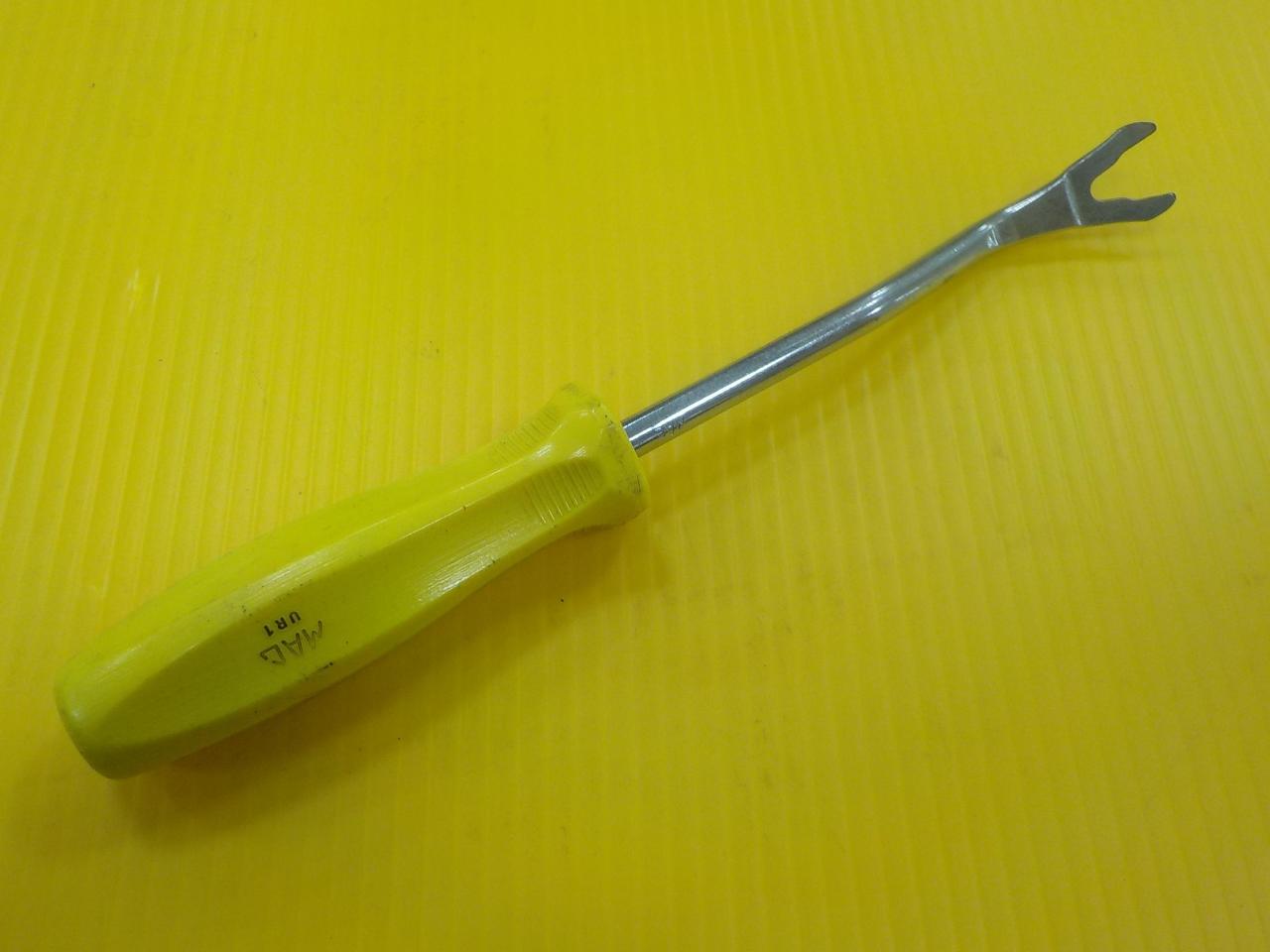 MAC TOOLS アップホルスターリムーバー 品番/UR1 | 中古品 | アップガレージ 三郷インター店 | カー用品 メンテナンス 工具を通販で購入する | 中古カー＆バイク用品の販売 ...