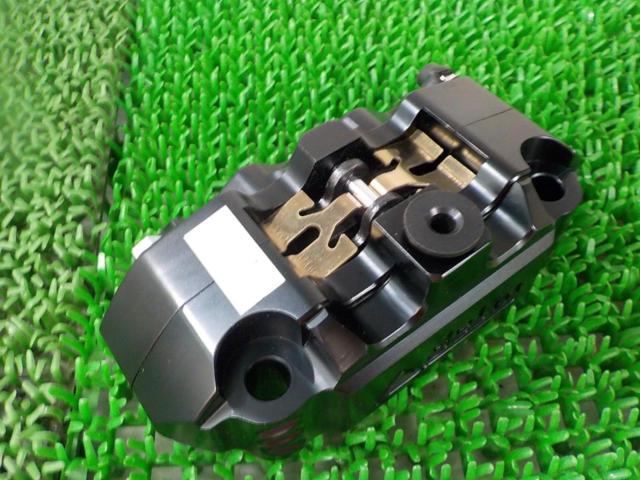 AdeLin ラジアルマウント4POTブレーキキャリパー 汎用(82mm) | 新古品 | アップガレージ 横浜町田総本店 | バイク用品 ...