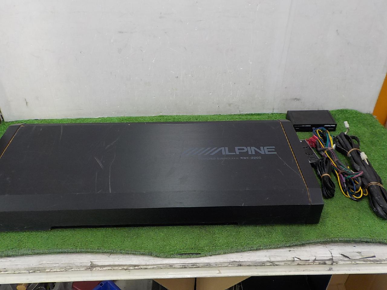 ALPINE SWE-2200 【クラス最高レベルの出力音圧,際立つ重低音。ラゲッジルームへのインストールも簡単なコンパクトデザイン ...