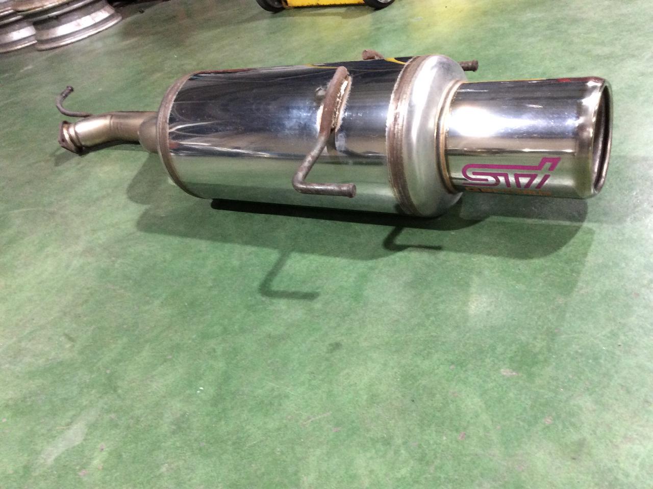 Sti Genome 砲弾型マフラー BE5 レガシィ B4 | カー用品 吸気・排気系 マフラーを通販で購入する | 中古カー＆バイク用品の販売ならアップガレージ