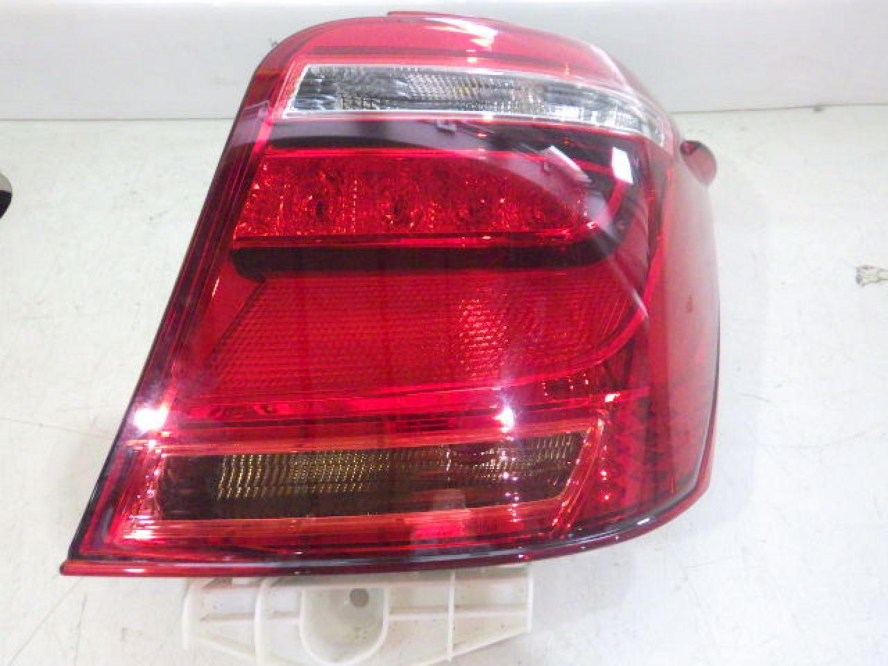 TOYOTA純正 テールレンズ 右側 アクシオ KOITO 12-598 | カー用品 ボディパーツ テールレンズを通販で購入する | 中古カー＆バイク用品の販売ならアップガレージ