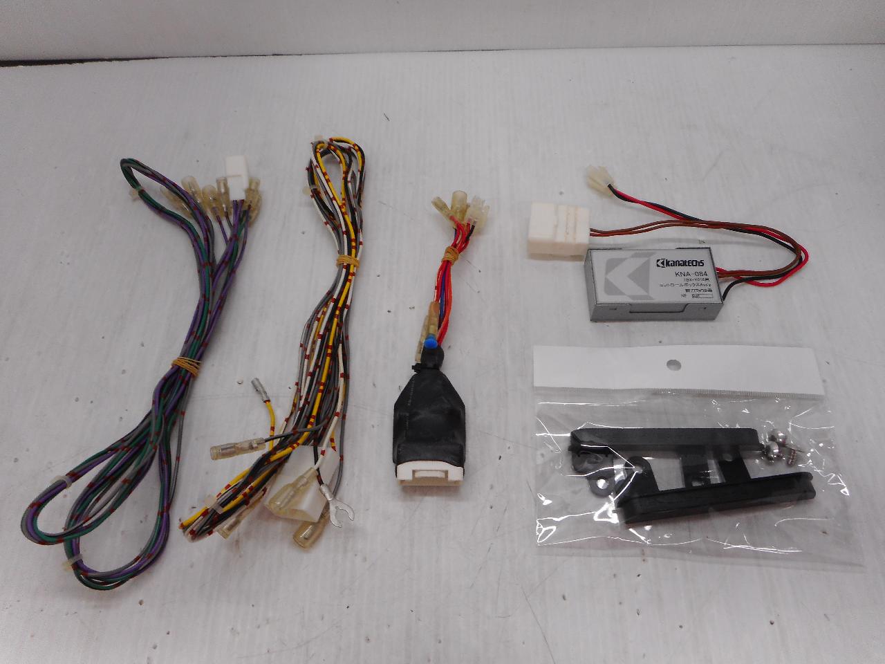 カナック企画 KNA-084 (キット型番:TBX-Y016) 【☆クラウン170系にて使用♪スーパーライブサウンドアダプター♪☆】 | カー ...