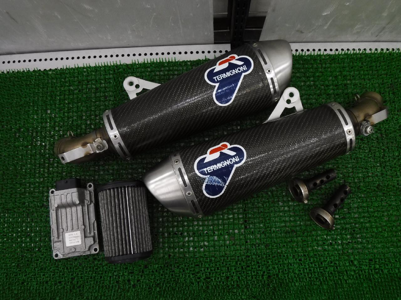 TERMIGNONI(テルミニョーニ) カーボンスリップオンサイレンサー2本出し DUCATI M696 | バイク用品 マフラー スリップオンサイレンサー(二輪)を通販で購入する | 中古 ...