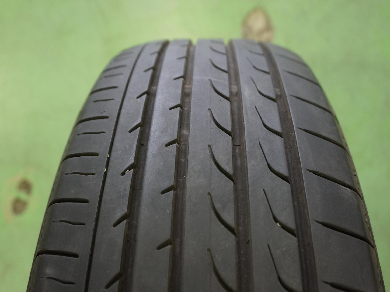 YOKOHAMA BluEarth RV-02 215/60R17 4本セット | カー用品 タイヤ 17インチタイヤを通販で購入する | 中古カー＆バイク用品の販売ならアップガレージ