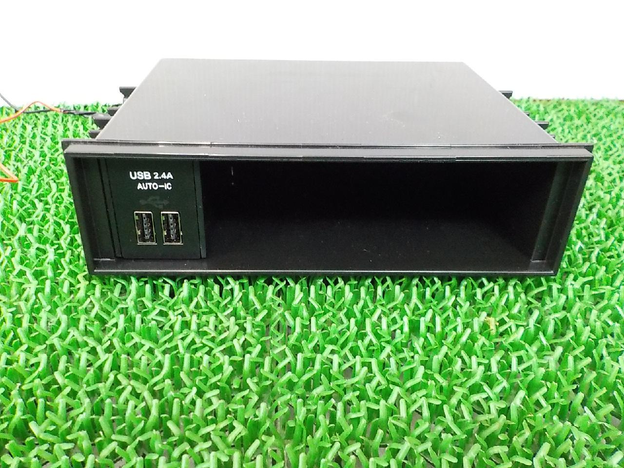 槌屋(ヤック) 1DIN BOX USB 電源2.4A 品番:VP-D12 | 中古品 | アップガレージ 東村山店 | カー用品 カーAVアクセサリー その他カーAVアクセサリーを通販で購入 ...