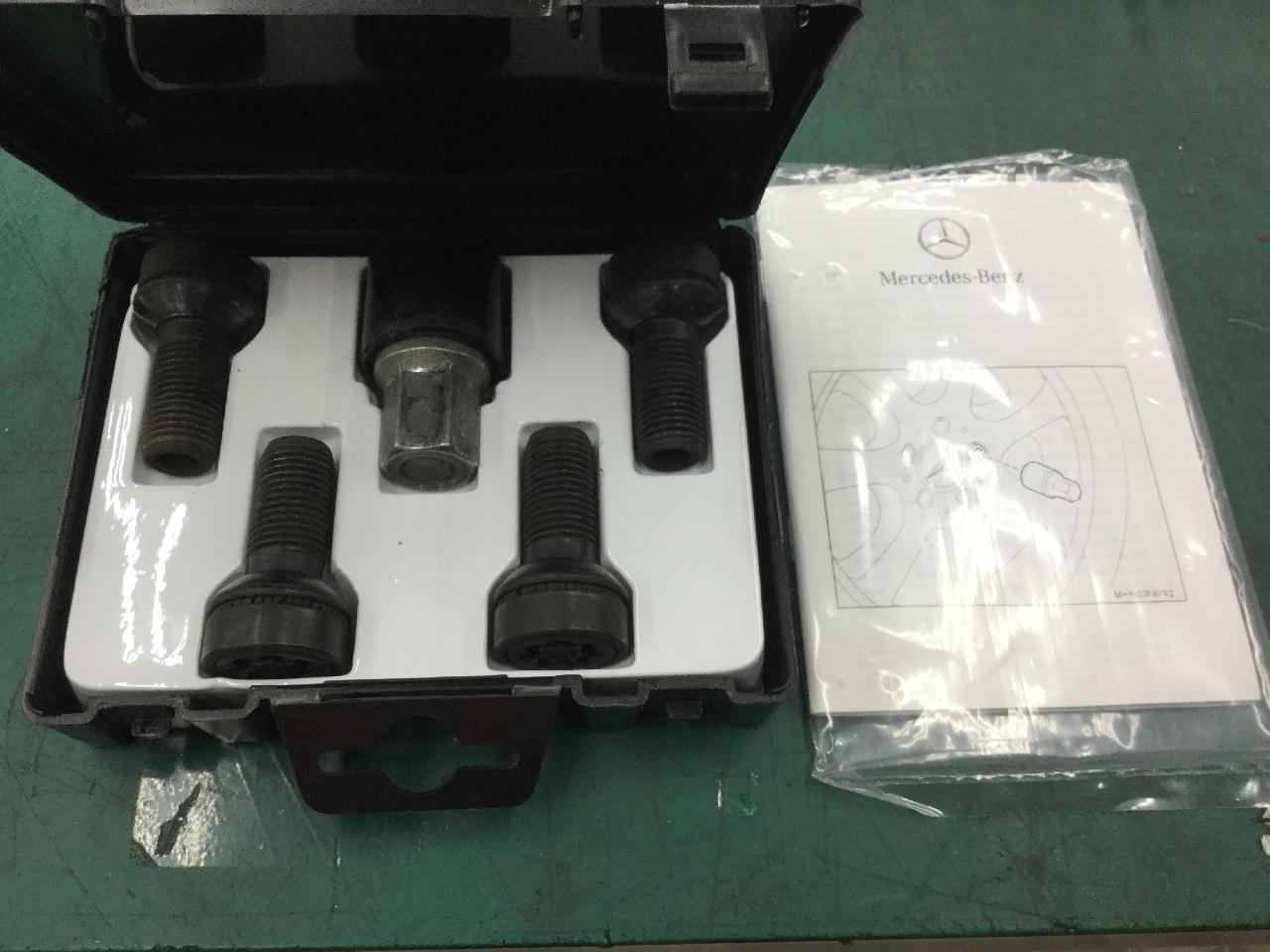 【値下げしました!】Mercedes-Benz A001 990 1607 ロックボルト | カー用品 タイヤホイール関連 取付ナットを通販で ...