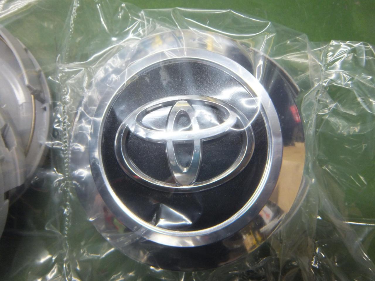 ★値下げしました★ トヨタ 200系ランドクルーザー純正センターキャップ (4260B-60370) | 新古品 | アップガレージ 岡崎宇頭 ...