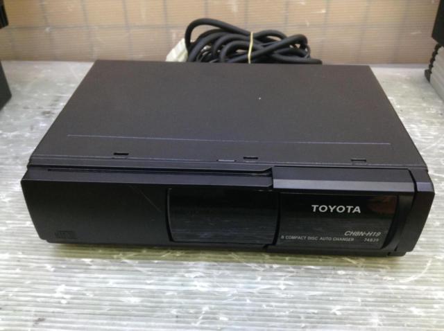 TOYOTA純正 CDチェンジャー CH8N-H19 | 中古品 | アップガレージ 三郷インター店 | カー用品 ヘッドユニット CDチェン ...