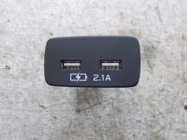 SUBARU (スバル)純正USBポート86257SJ120 | 中古品 | アップガレージ 石巻店 | カー用品 アクセサリーを通販で購入 ...
