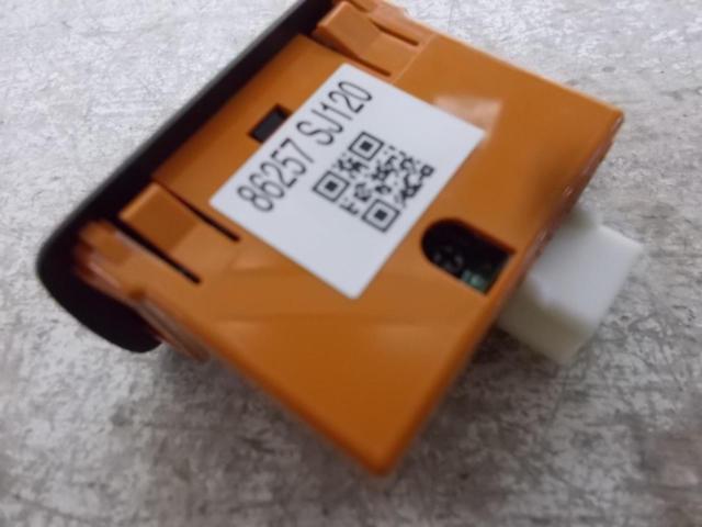 SUBARU (スバル)純正USBポート86257SJ120 | 中古品 | アップガレージ 石巻店 | カー用品 アクセサリーを通販で購入 ...