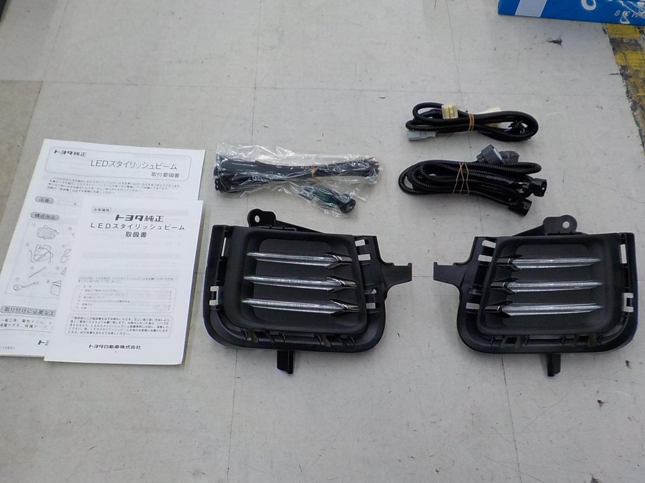 TOYOTA純正 LEDスタイリッシュビーム 08644-52010 アクア/NHP10 | カー用品 ボディパーツ その他レンズ関連を通販で ...