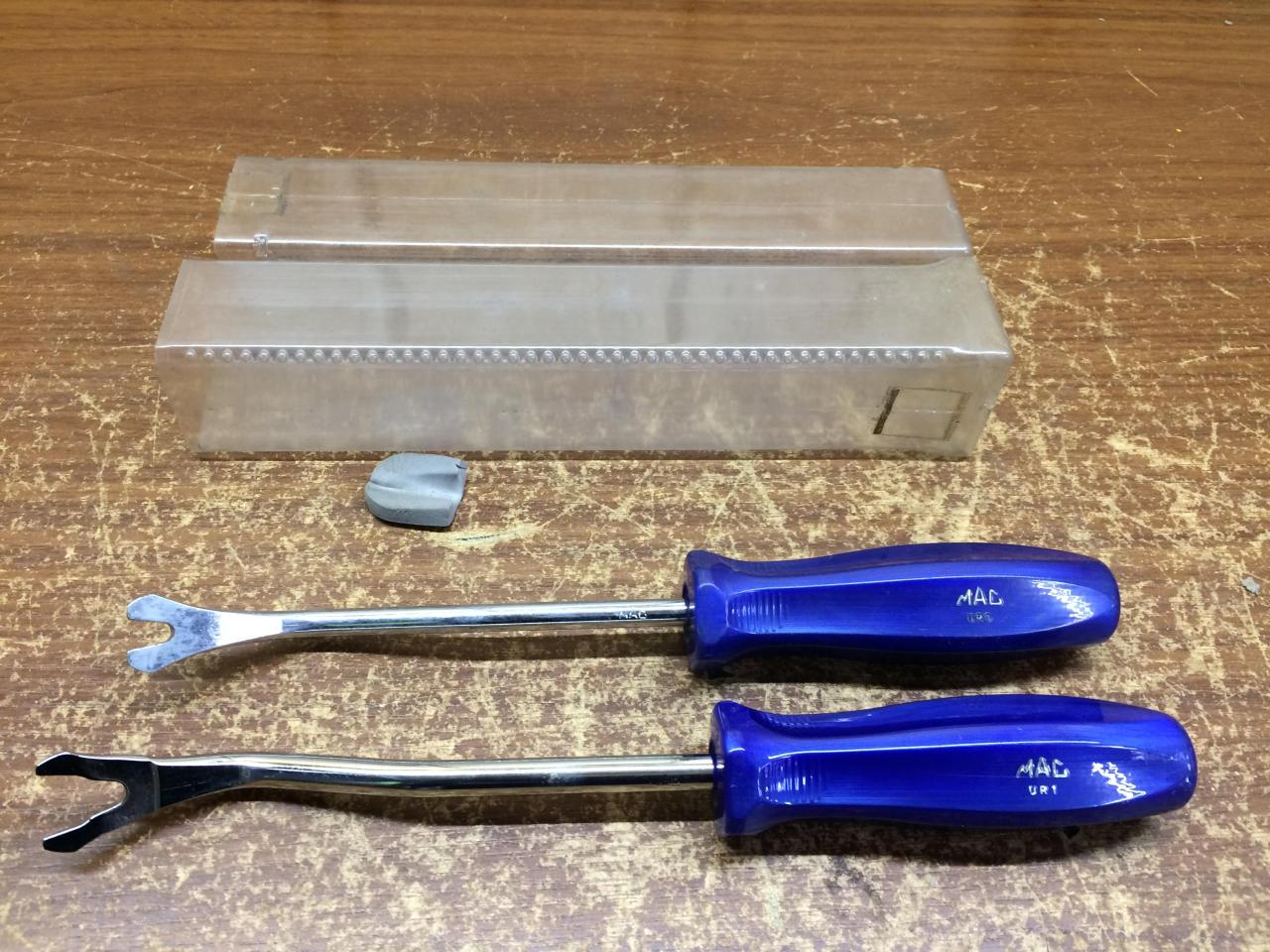 MAC TOOLS マックツール 内張り剥がし UR1・UR0 2本セット | 新古品 | ツールズ東村山店 | 総合リユース 大工道具 ドライバーを通販で購入する | 中古カー＆バイク用品の ...