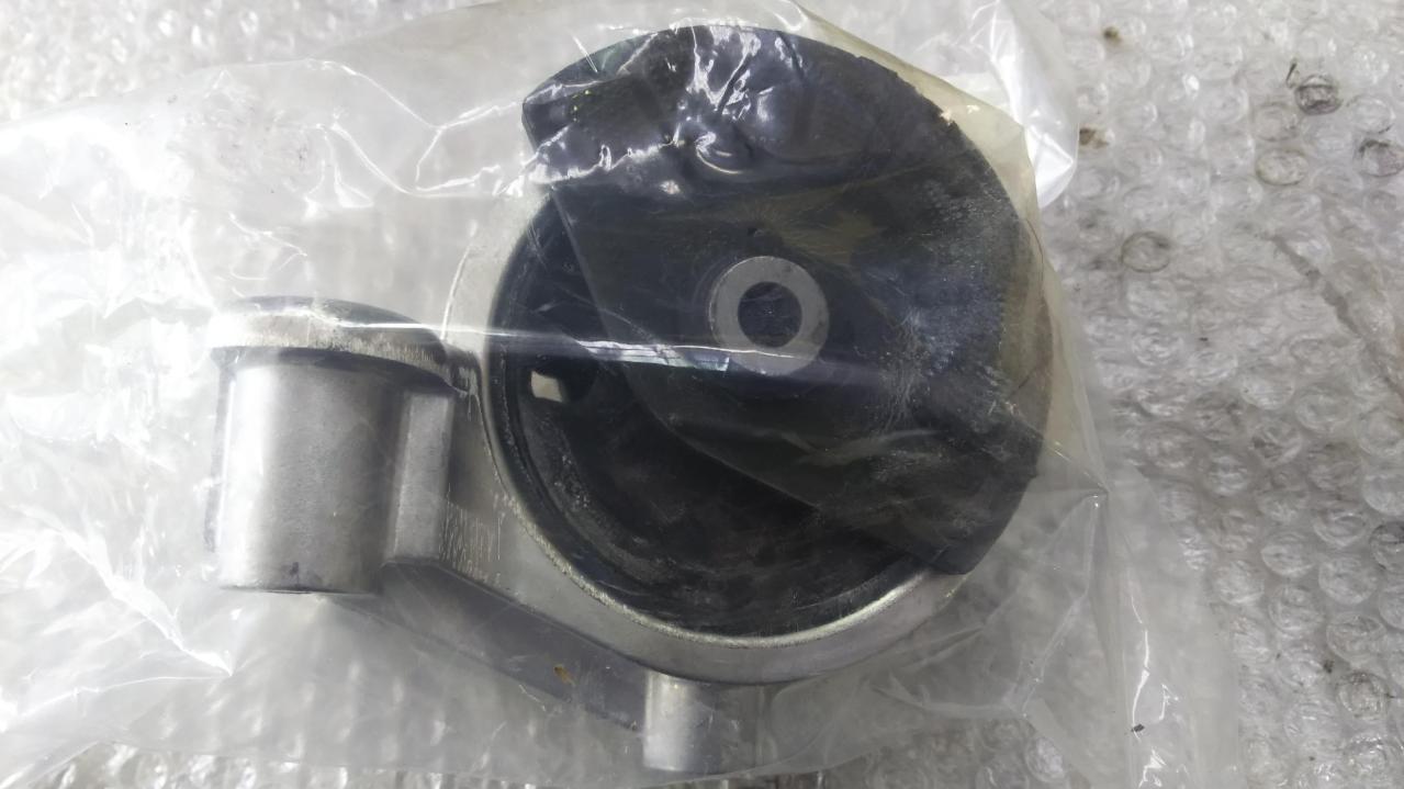 DAIHATSU純正 エンジンマウントインシュレーター RH 右側 ライト (ムーヴカスタム L150S)未使用 | 新古品 | アップ ...