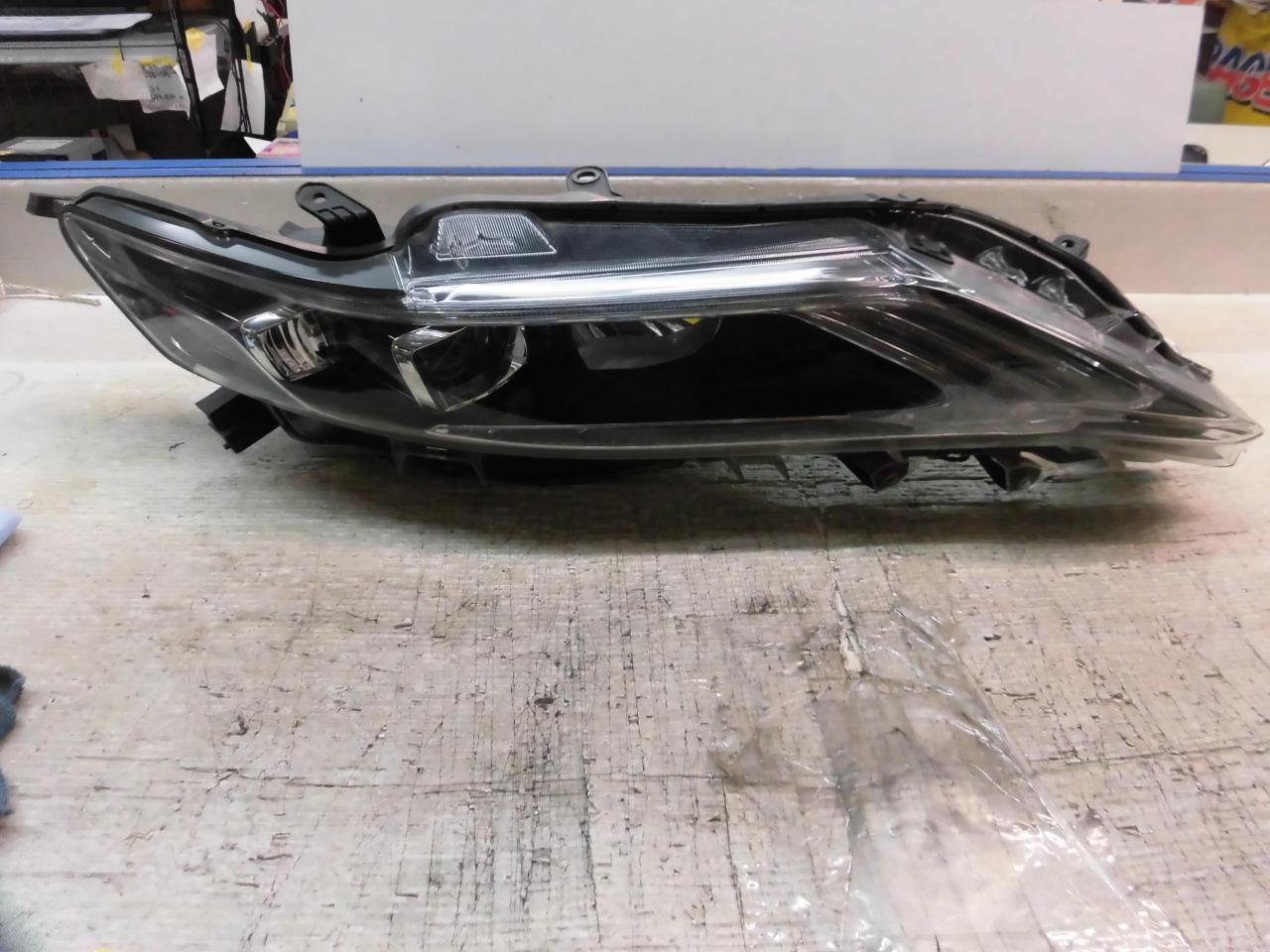 トヨタ純正 60系 ハリアー 前期純正 LEDヘッドライト 運転席側のみ KOITO:48-147 | カー用品 ボディパーツ ヘッドライトを ...