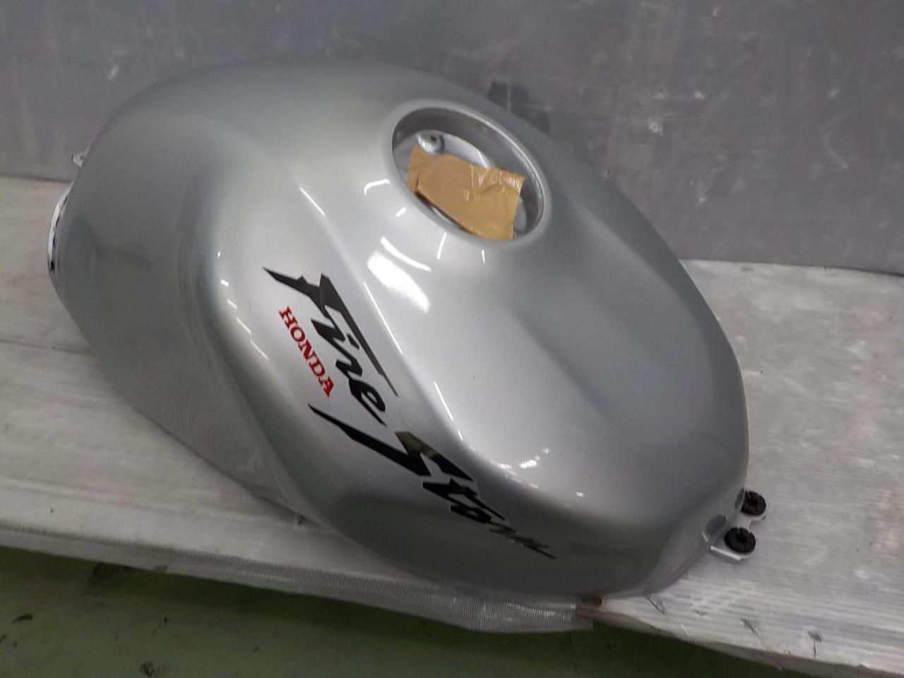VTR1000F(前期) 純正フューエルタンク | 中古品 | アップガレージ 横浜町田総本店 | バイク用品 外装 タンク(二輪)を通販で ...