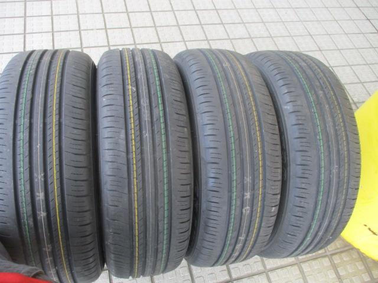 【コンテナ】DUNLOP GRANDTREK PT30 4/4 | カー用品 タイヤ 18インチタイヤを通販で購入する | 中古カー＆バイク用 ...