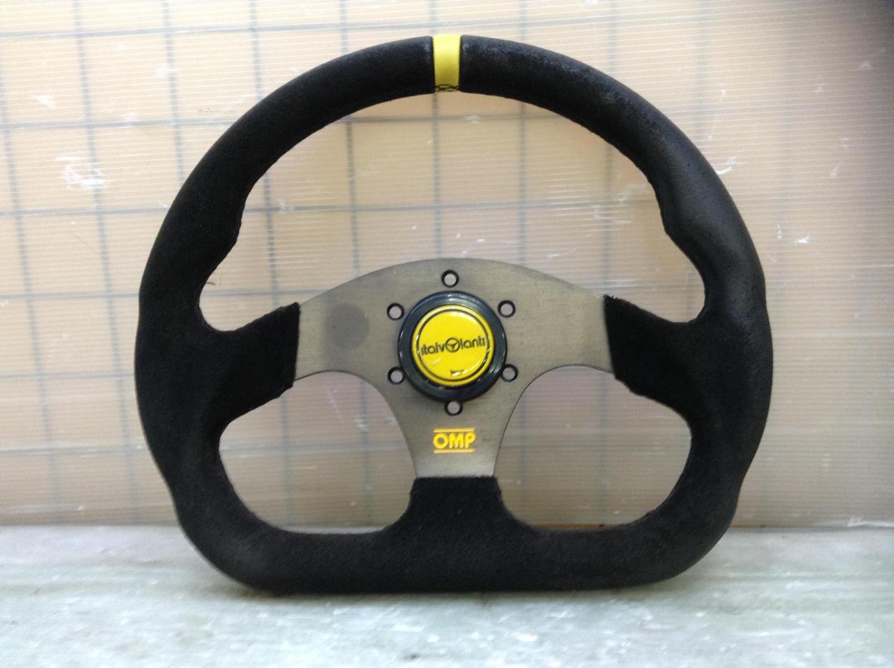OMP SUPER QUADRO(スーパークワトロ) ステアリング | カー用品 インテリア ステアリングの通販 | アップガレージ 中古カー＆バイク用品の買取・販売専門店