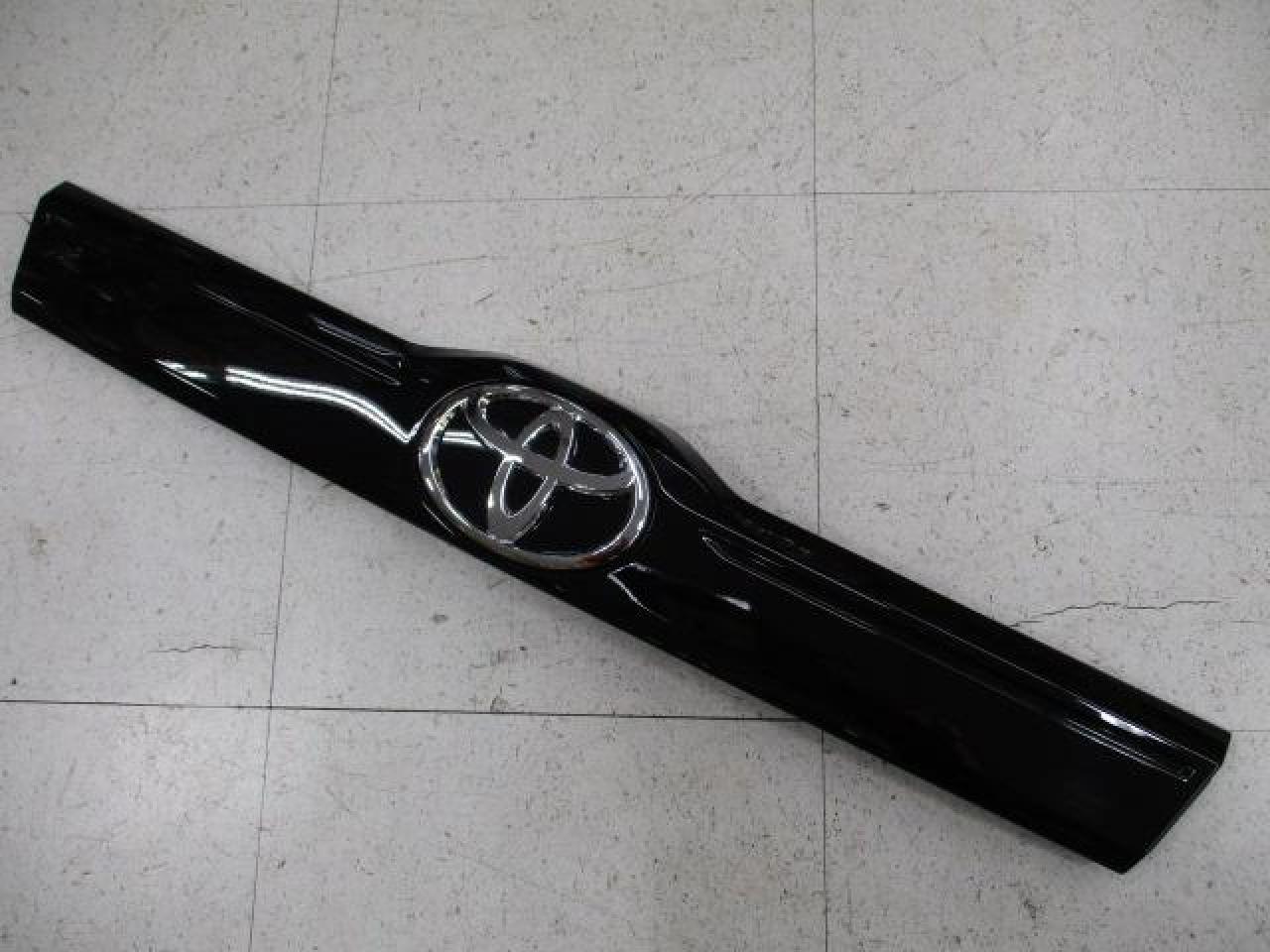 トヨタ純正(TOYOTA) ライズ/A200A 前期純正バックドアガーニッシュ 76801-B1080 | カー用品 ボディパーツ その他 ...