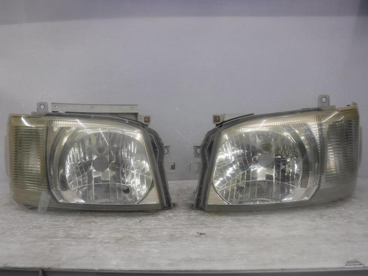 TOYOTA ヘッドライト | カー用品 ボディパーツ ヘッドライトを通販で購入する | 中古カー＆バイク用品の販売ならアップガレージ