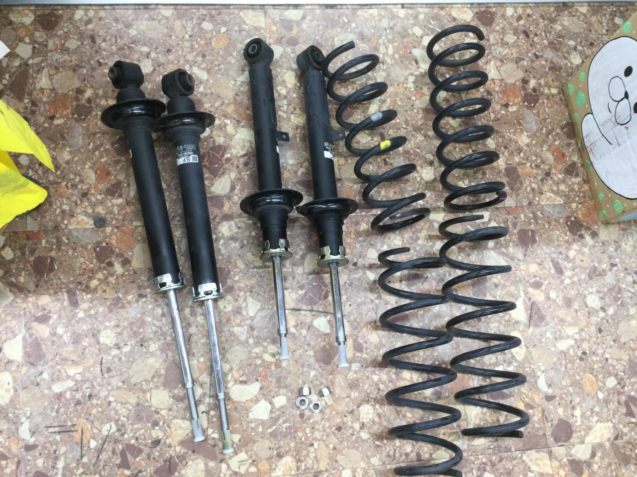 TOYOTA(トヨタ純正) クラウン(GRS202)純正ショックアブソーバー+スプリング | 中古品 | アップガレージ 鈴鹿店 | カー用品 ...