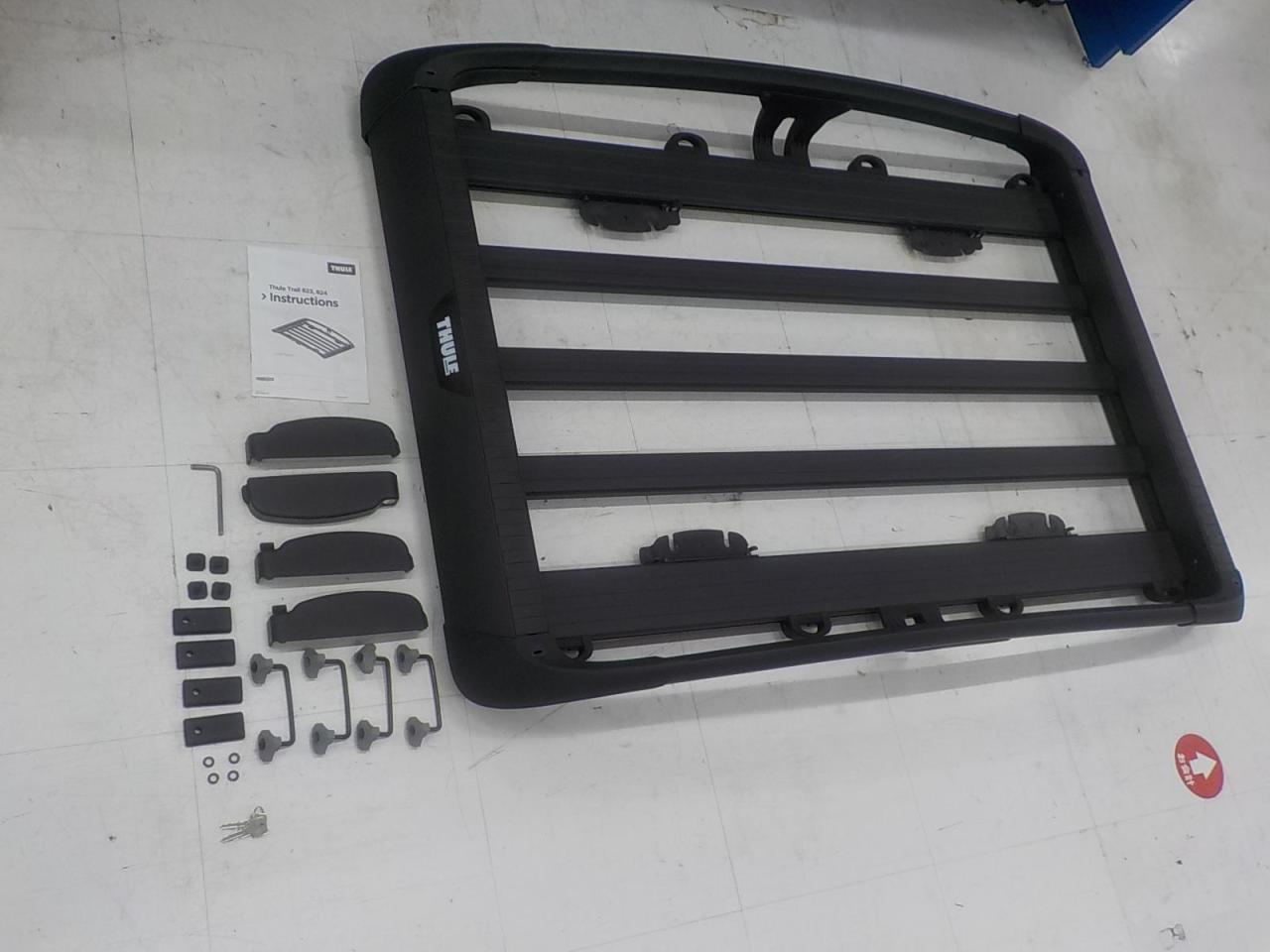 THULE 823ルーフバスケット/ブラック | カー用品 キャリアを通販で購入する | 中古カー＆バイク用品の販売ならアップガレージ