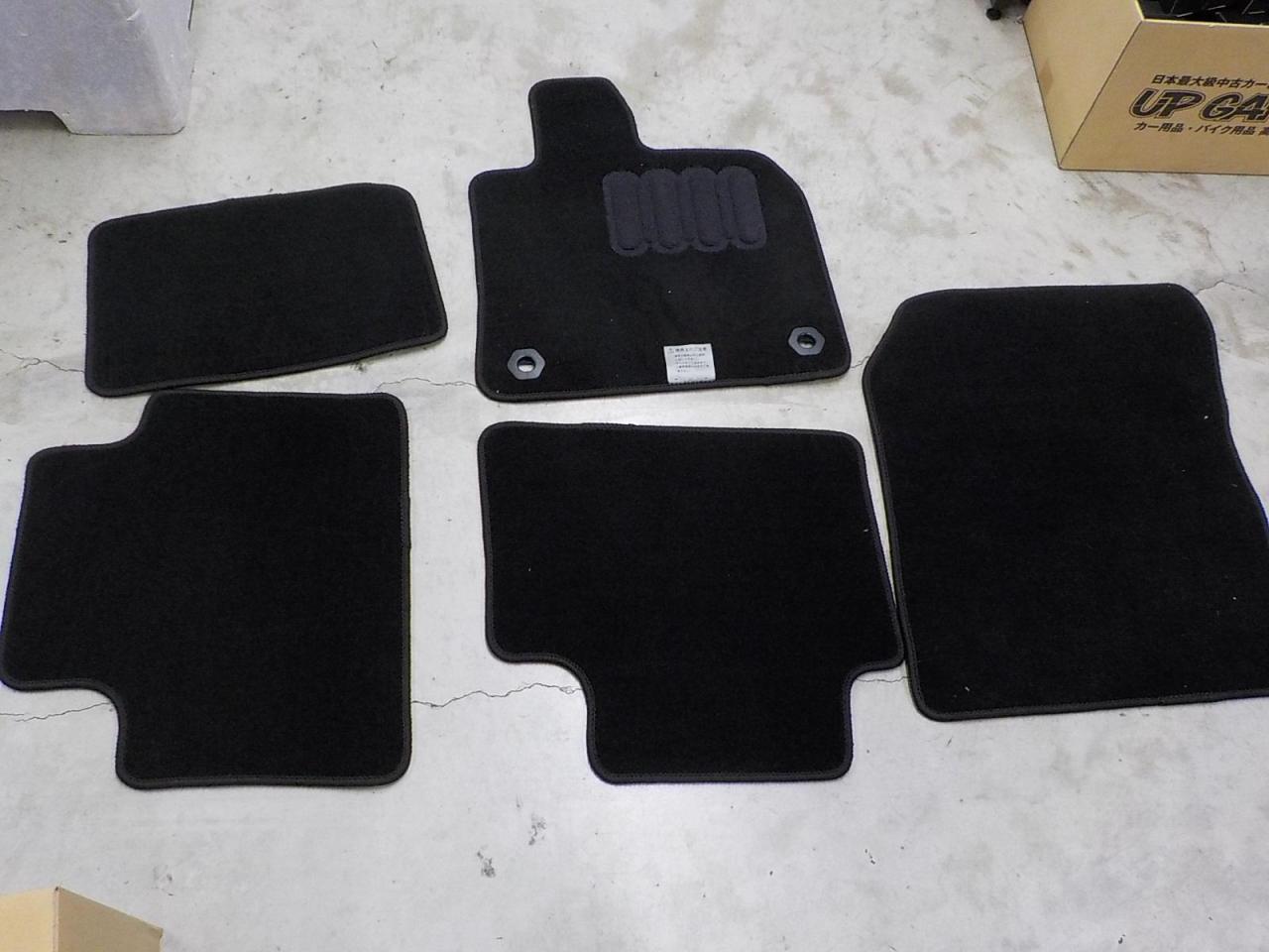 メーカー不明 汎用フロアマット | カー用品 インテリア その他インテリアを通販で購入する | 中古カー＆バイク用品の販売ならアップガレージ