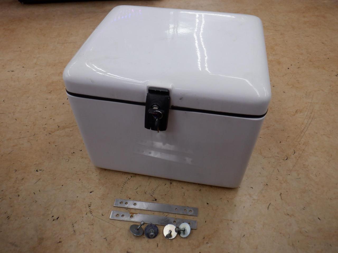 JMS NEWラゲージBOX L(B-26) TAKIGEN 容量65L | バイク用品 ツーリング用品 BOX(二輪)を通販で購入する ...